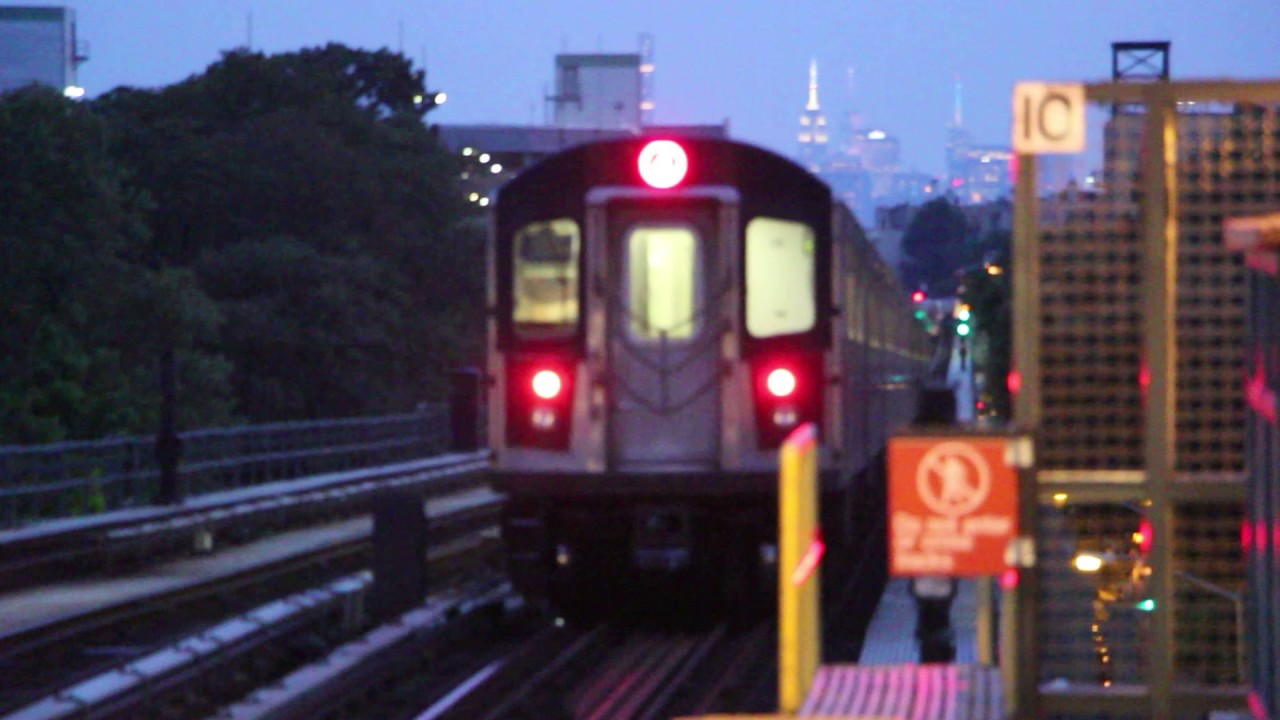 R142 (4) Train at Kingsbridge Road - YouTube