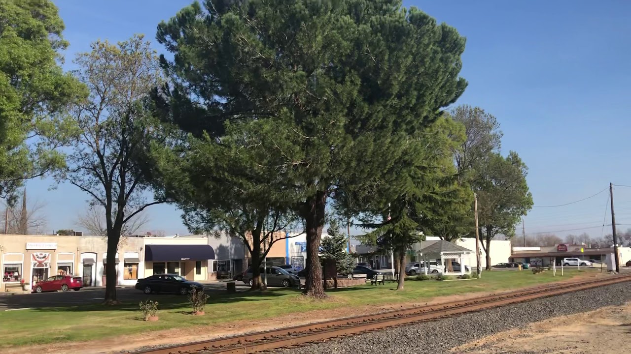 UP 1988 Leads MWCPT Through Downtown Wheatland, CA - YouTube