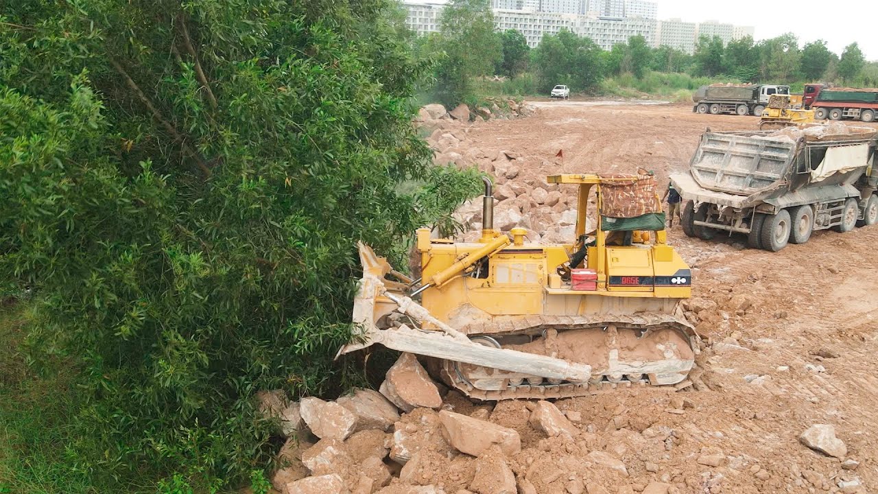 Powerfully Dump Trucks Dumping And Transported Stones Mixed Rock With ...