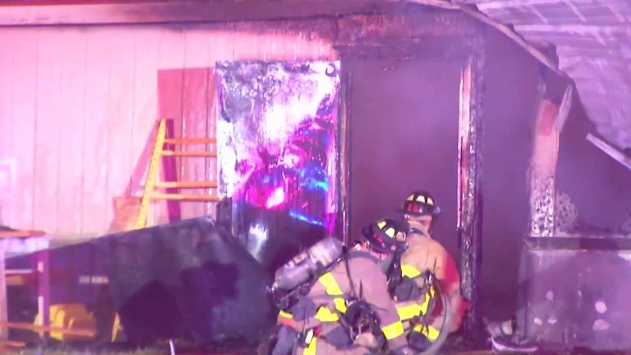 Building’s roof partially collapses after early-morning fire, SAFD says ...