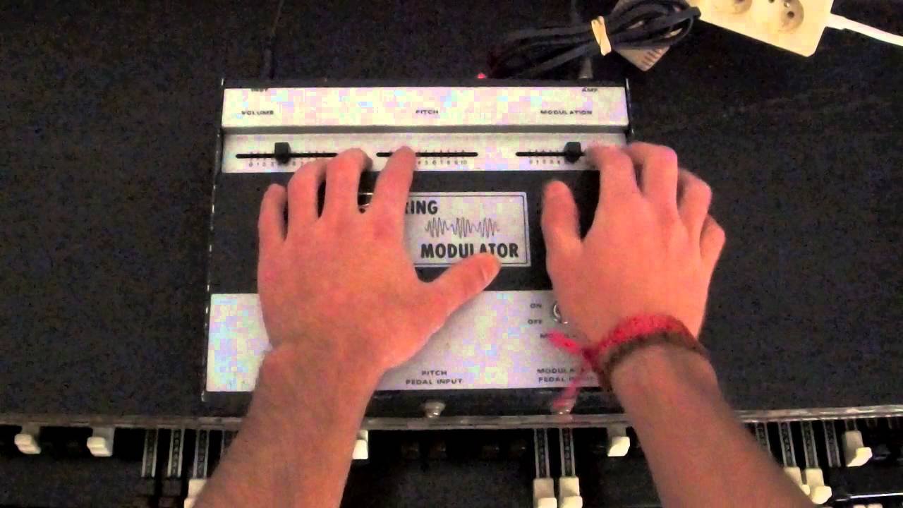 Test : Hammond organ with Maestro Ring Modulator RM1-B - YouTube