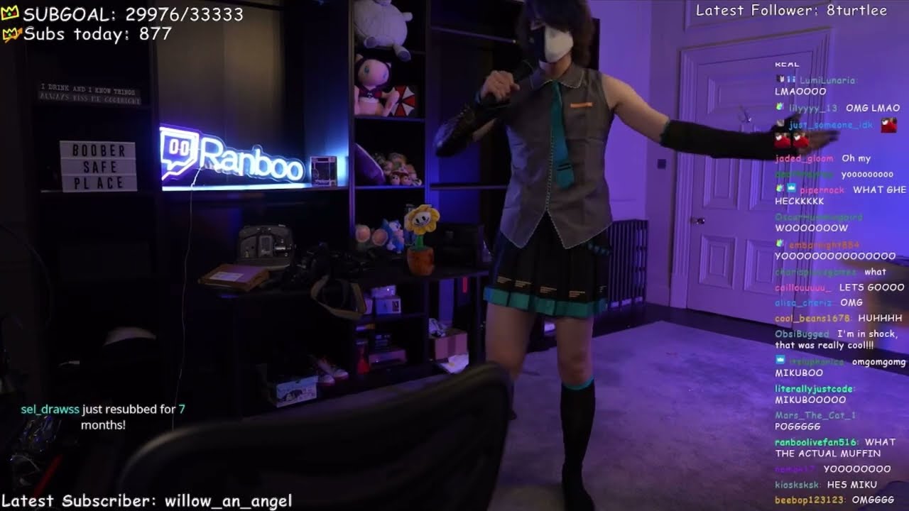 Ranboo cosplays as Hatsune Miku - YouTube