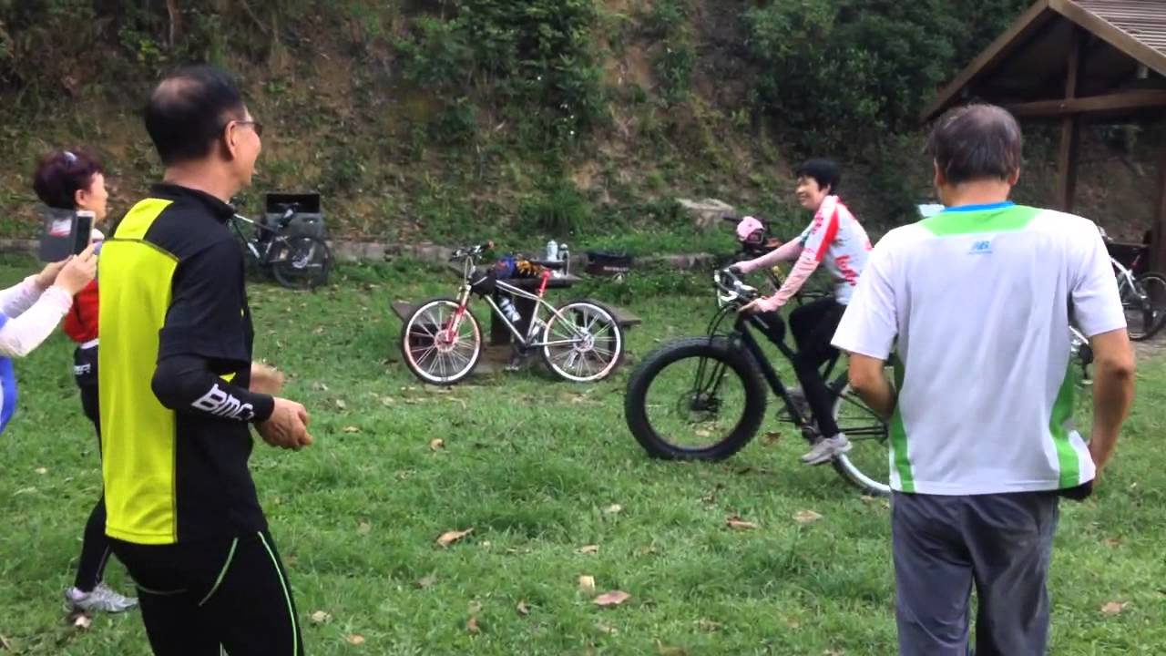 Casual Rider Enjoys Jeff Jones Bicycle - YouTube