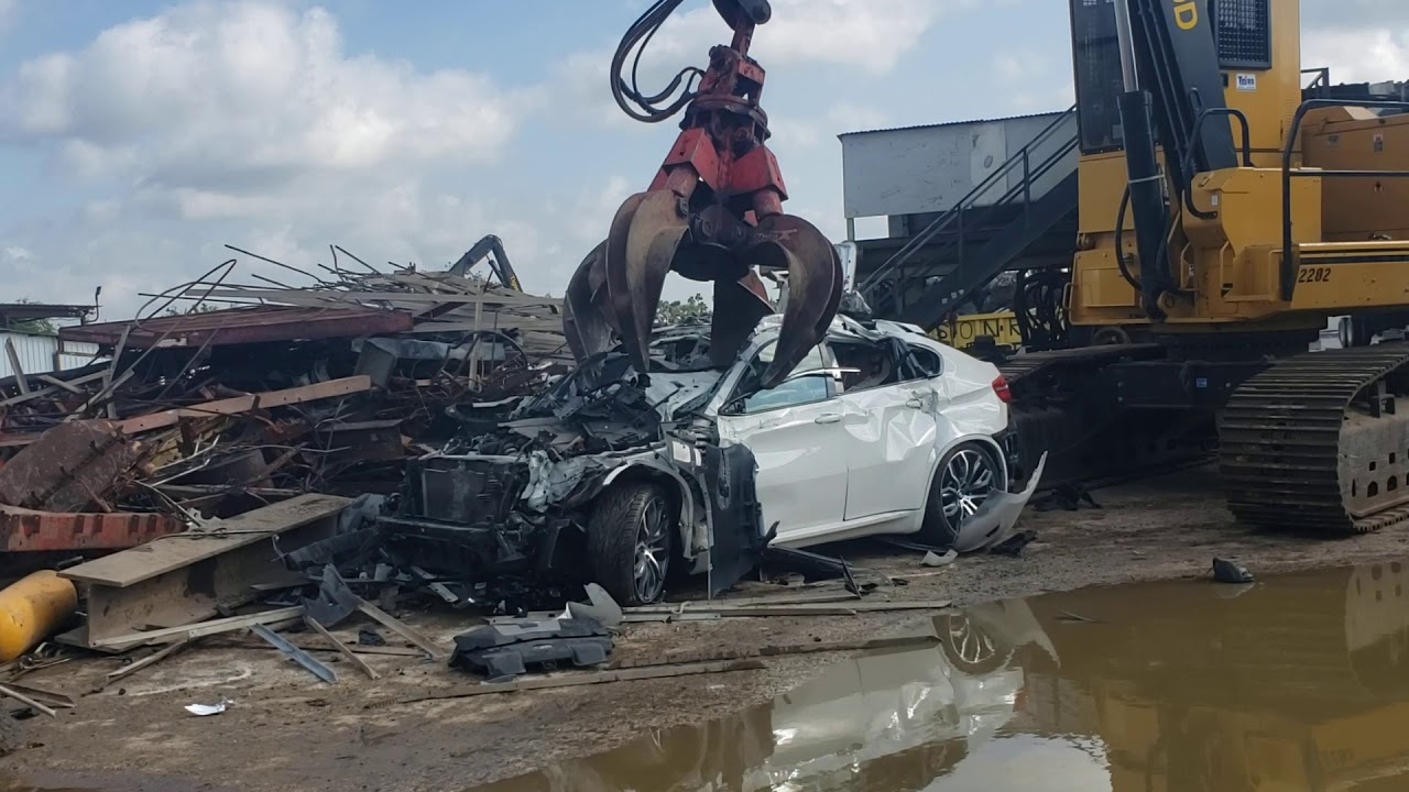 BMW gets destroyed - YouTube