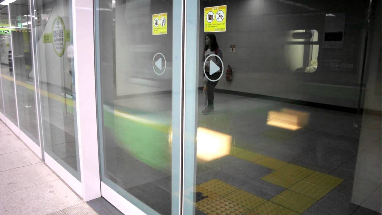 Busan Subway Line 2 2000 54 Arriving - 부산지하철 2호선 2000번대 54편성 경성대.부경대역 ...