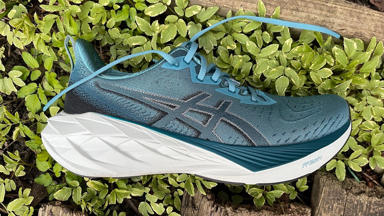 Asics NovaBlast 4 Review I The Sneaker Bench - YouTube