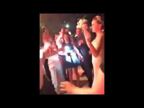 Burak Özçivit Fahriye Evcen Düğününde Murat Boz Sahnede