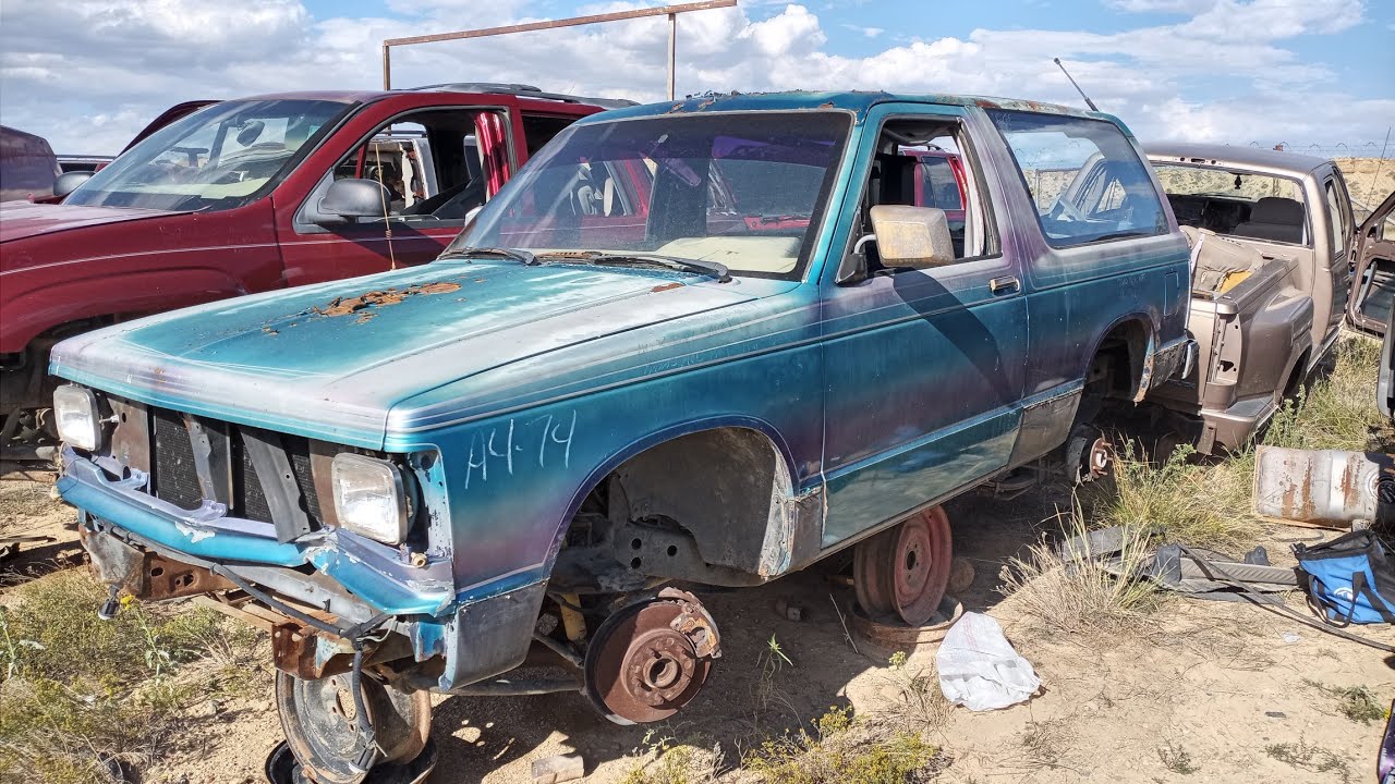 Robbing a Pimped Out Blazer for its Body Kit! This Thing is Stylin ...