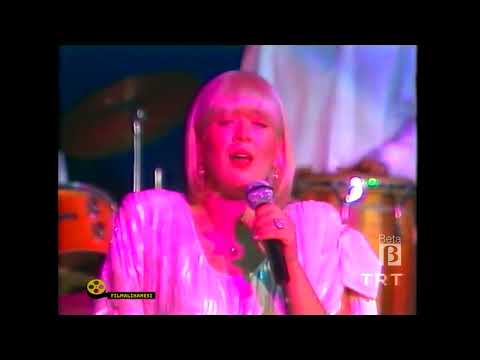 Zerrin Özer - Dünya Agliyor 1984 - TRT (Video Klip)