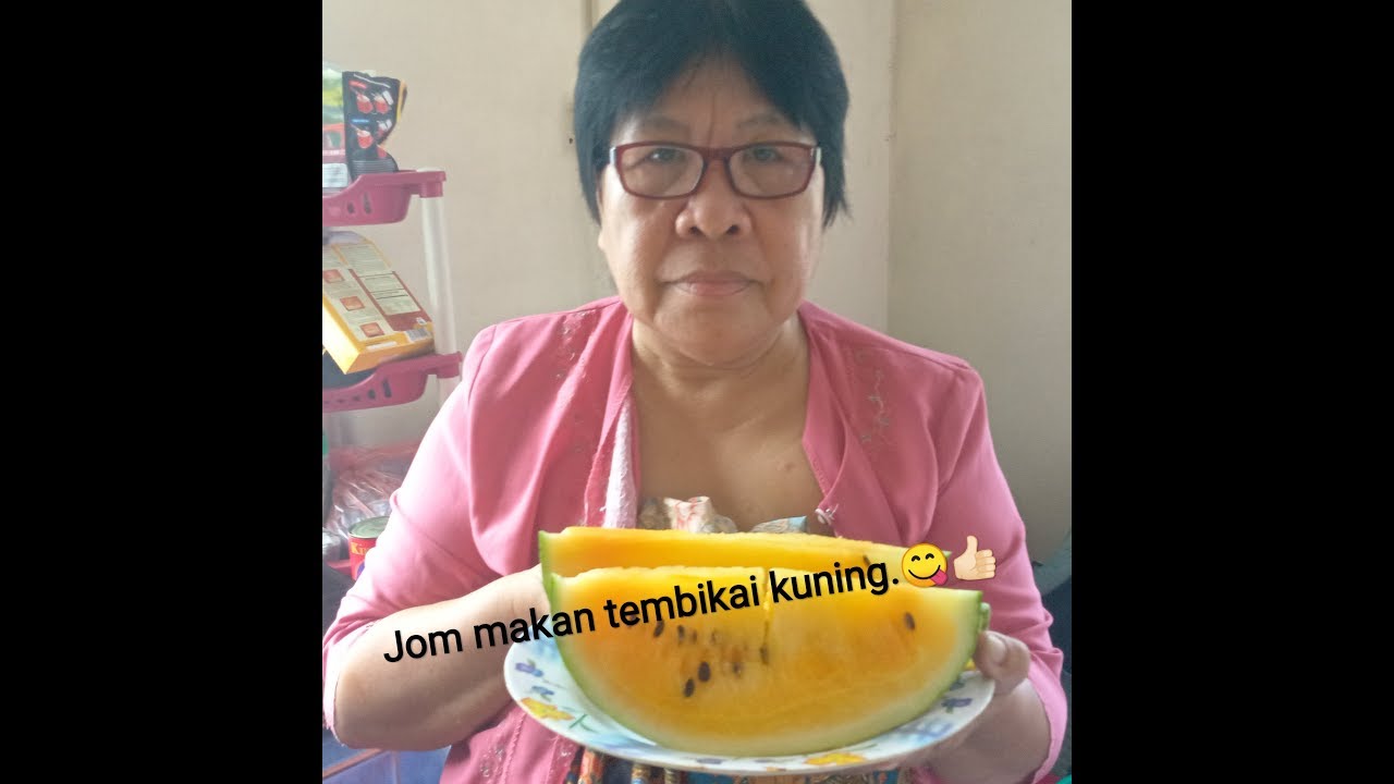 Mama potong buah tembikai kuning??🤔 Budui osilou dalam bahasa Rungus.😊 ...