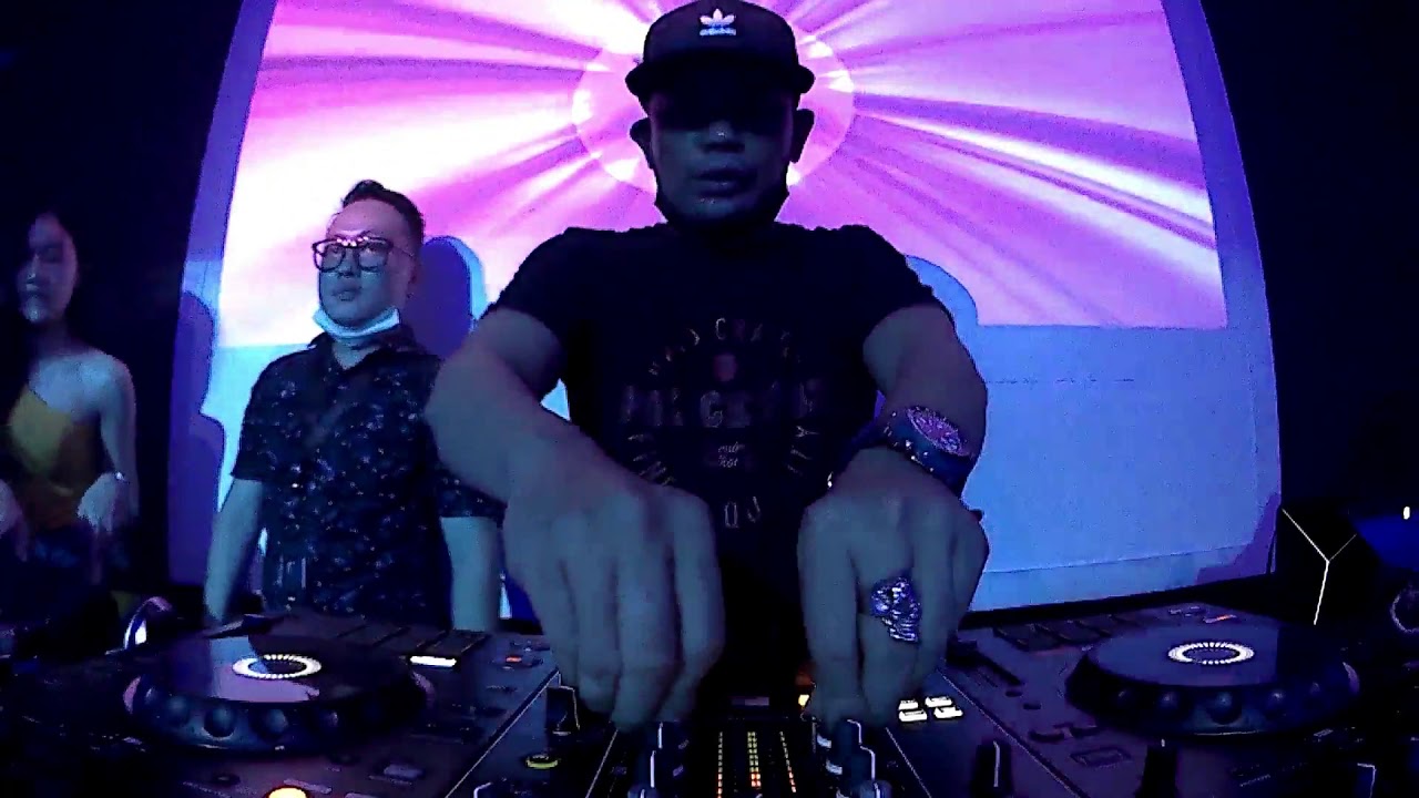 DJ Tonny Choppers || Performance At Regent Bar & Lounge Jambi - YouTube