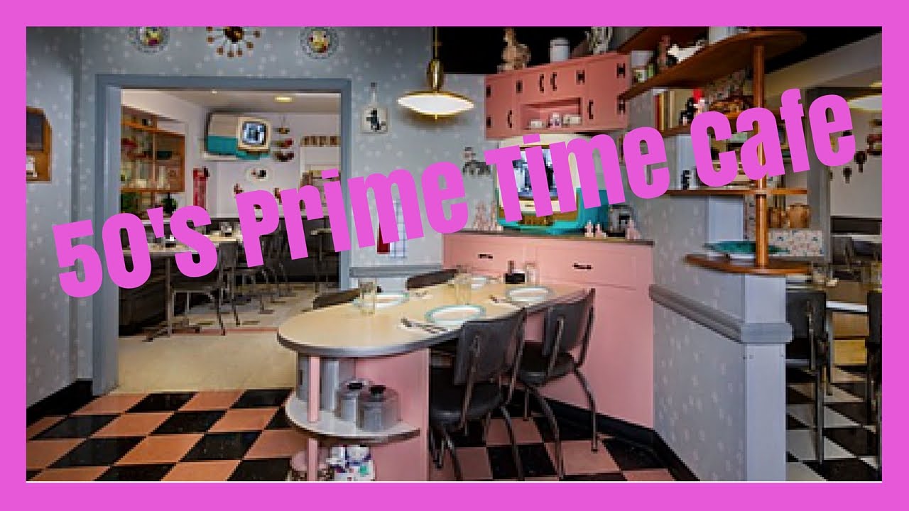 DISNEY DINING: 50'S PRIME TIME CAFE - YouTube