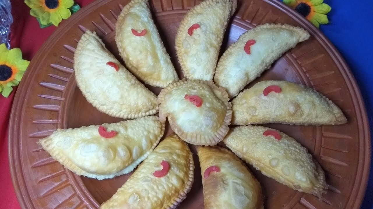 Puli Pitha recipe//নারকেলের পুরে ভাজা পুলি পিঠা - YouTube