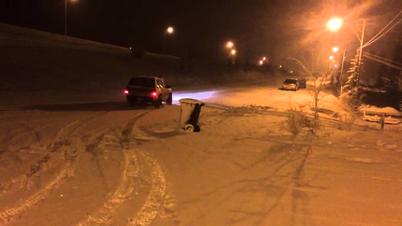 1995 Nissan Pathfinder 4x4 snow - YouTube