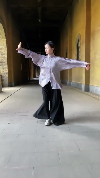 太极真正的爆发力,在发力一瞬间犹如火星灼皮肤猝然一惊。 太极拳 一见爱上传统文化 圆你一个武侠梦 太极沅芷 国风古韵 Youtube