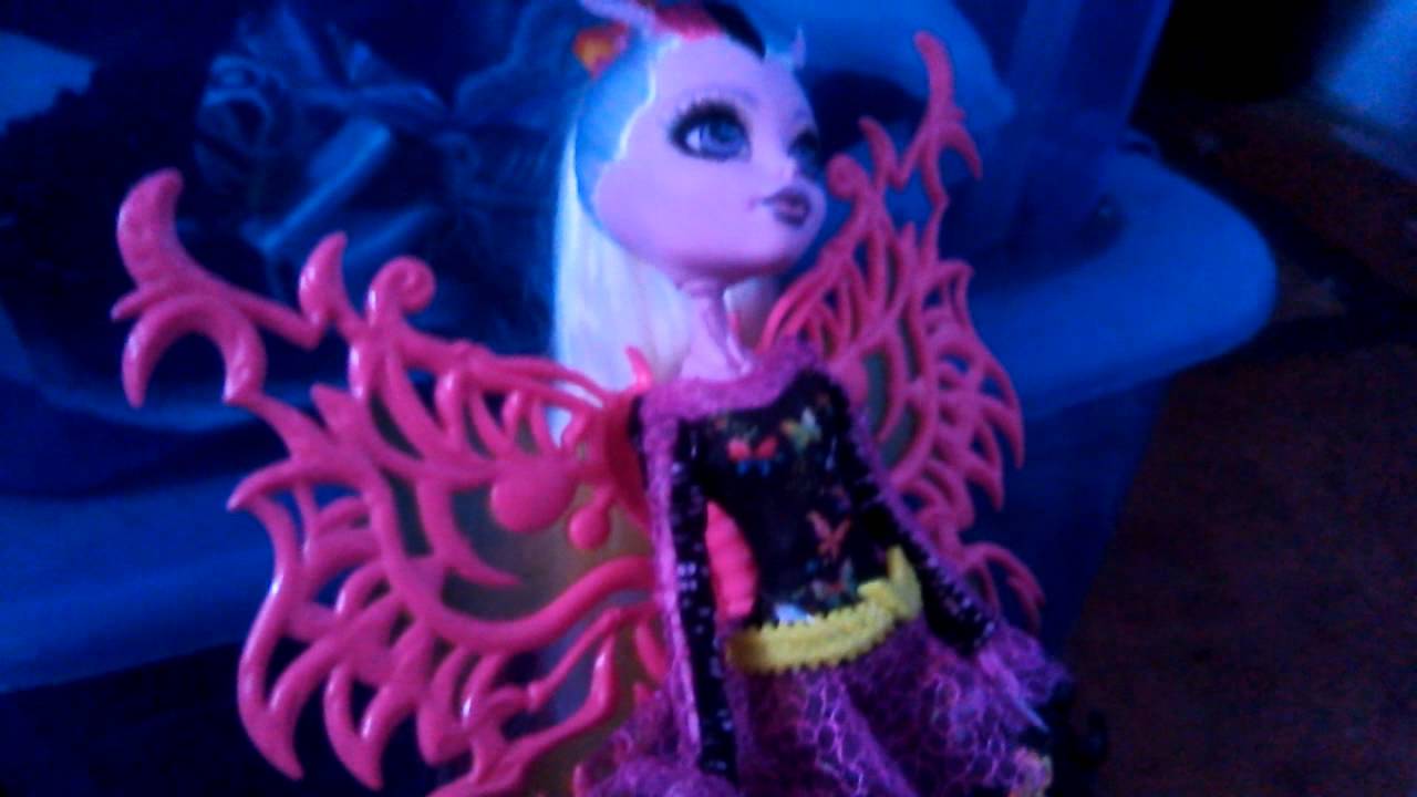 Monster High : hide and seek - YouTube