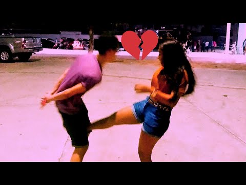 Dando cantadas para ganhar beijo ou chute no saco #2 (Interagindo com mulheres)