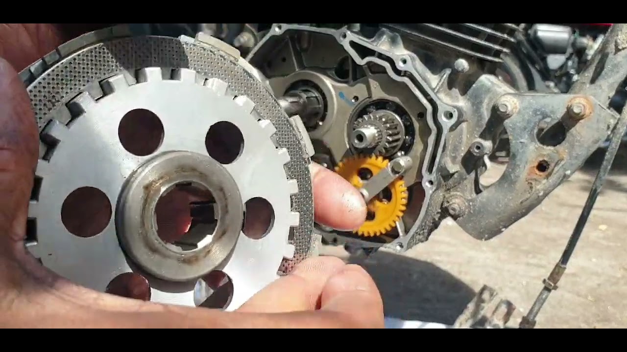 rusi 125 basic tutorial..palit clutch lining.... - YouTube