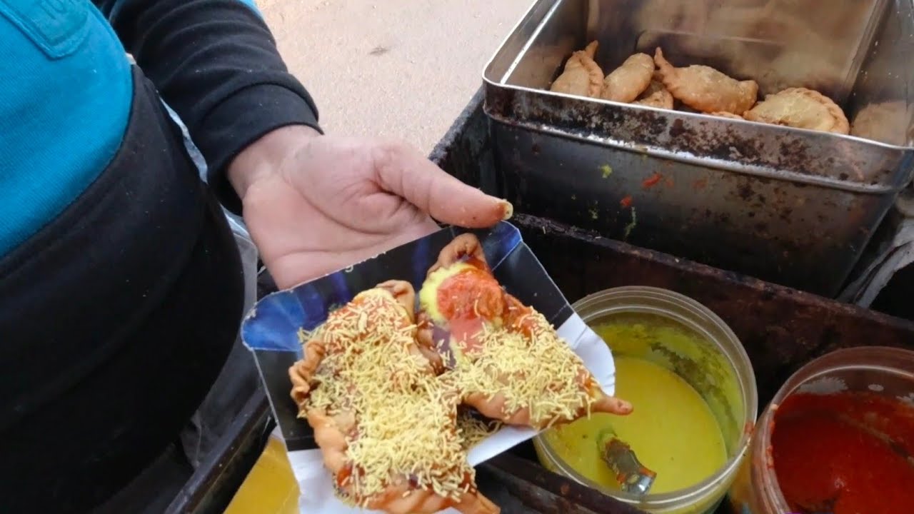 Makhaniya Ghughra | famous kathiyawadi dish | Surat Street Food - YouTube