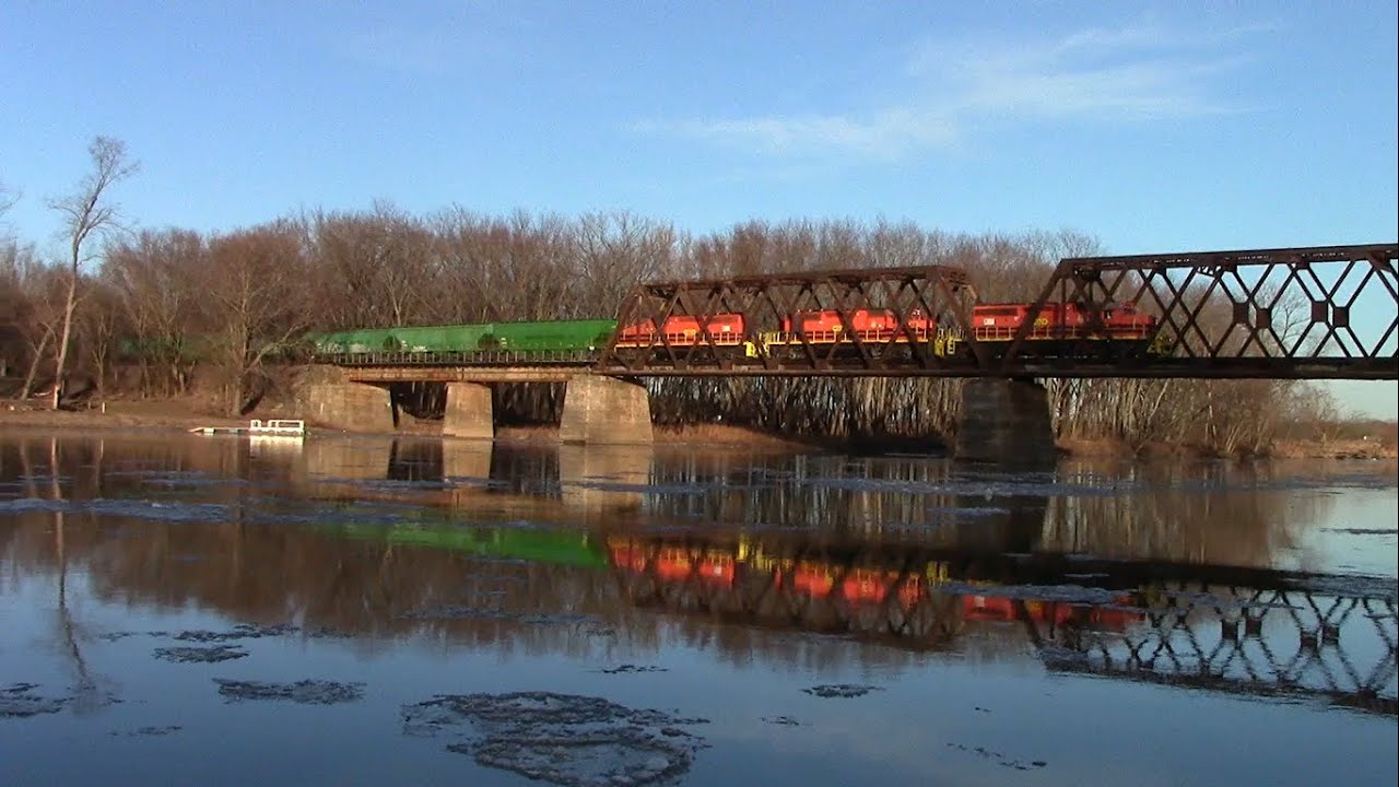 CSX Z333 w/ TPW 3442, TPW 3440, and TPW 3443 at the Wabash River Bridge ...