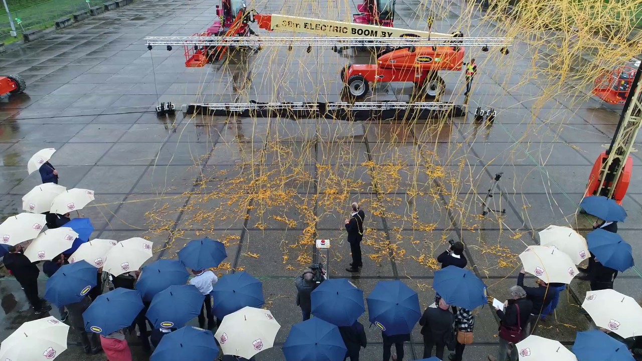 38m electric boom launch - YouTube