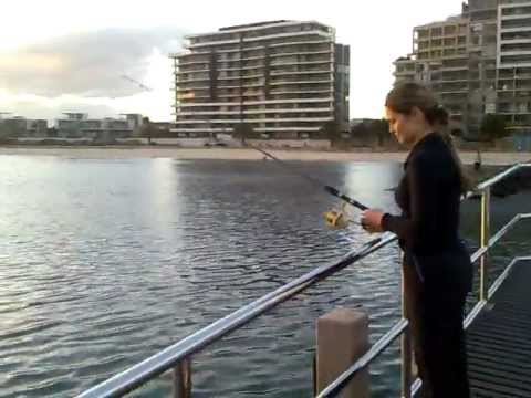 Australian salmon fishing on Princess Pier,Port Melbourne part 1 - YouTube