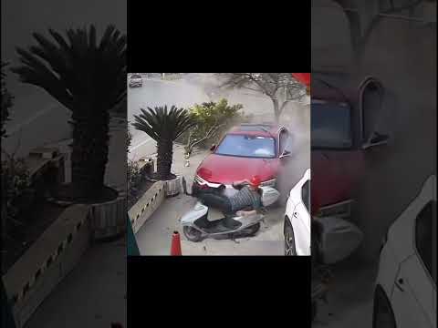 #trend qaqaş yatdığı yerdə motosikletini üstünə  maşın gəldi yerdə qorxdu 🤣🤣