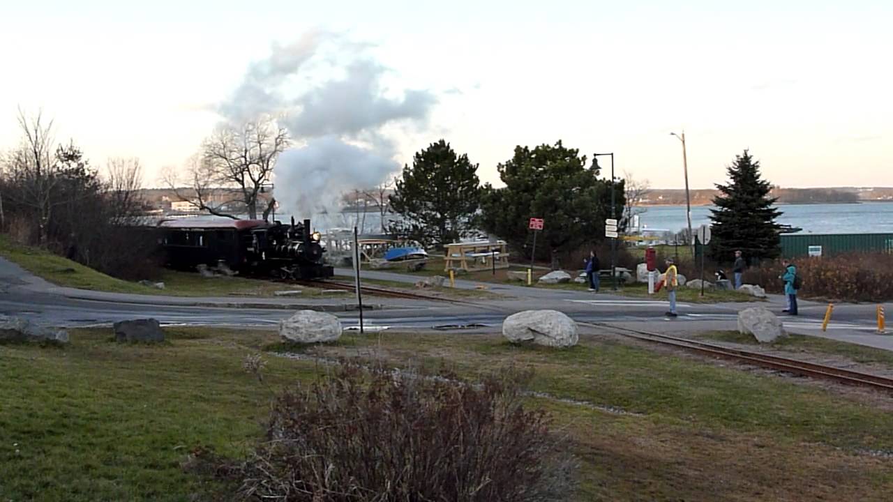 Monson Railroad steam locomotive #4 at Maine Narrow Gauge Railroad ...