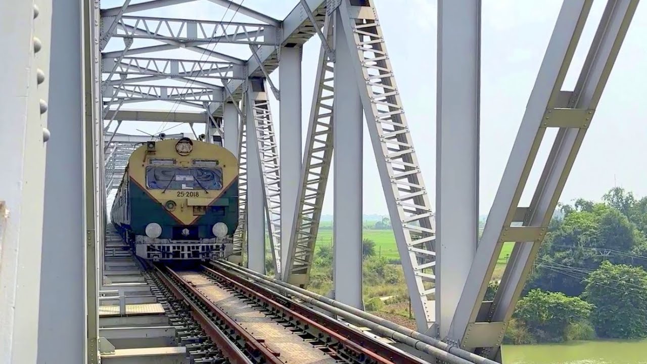 🔥110 Kmph Trains over Ajay river Bridge: Very rare ! Trains on Katwa ...