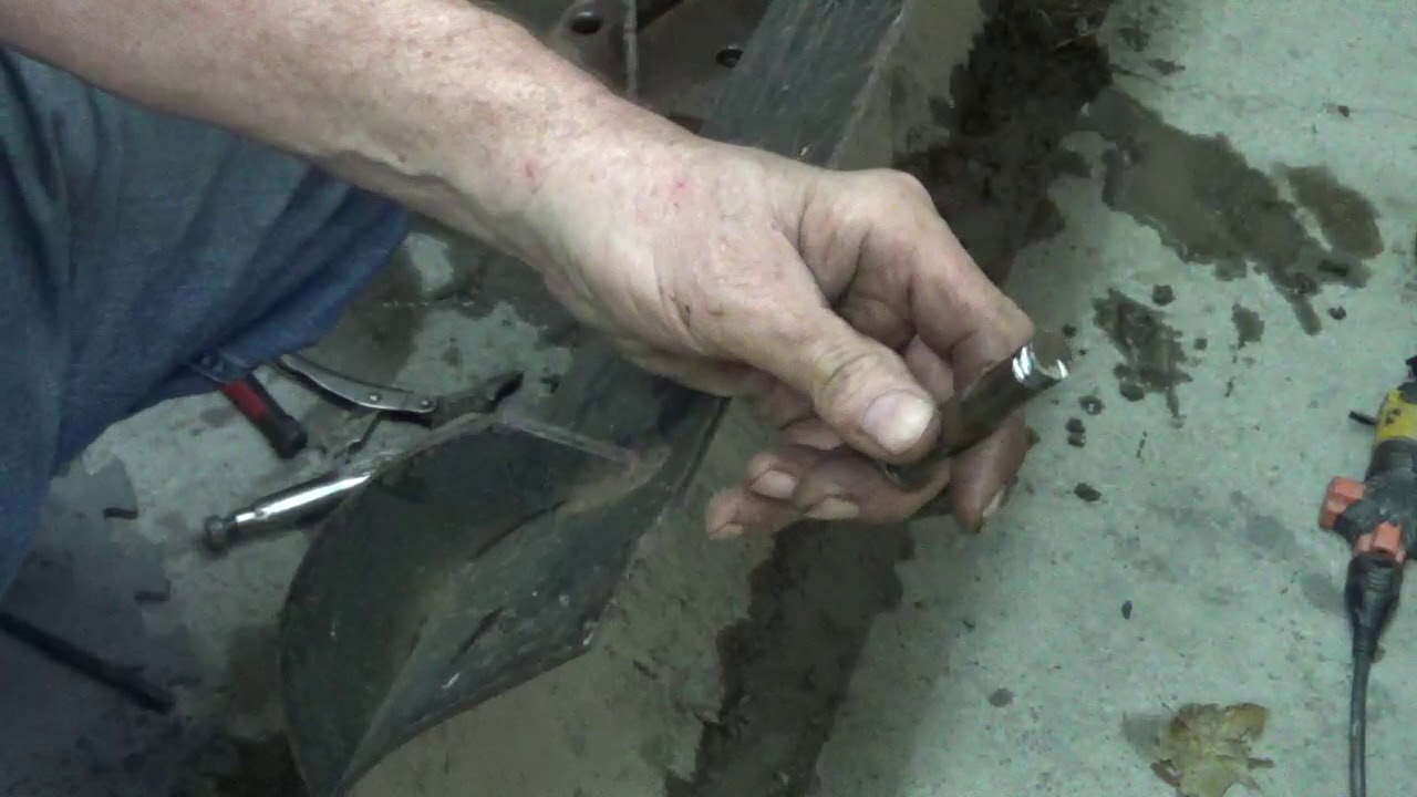 Making my simplicity plow blade angle from the seat. - YouTube