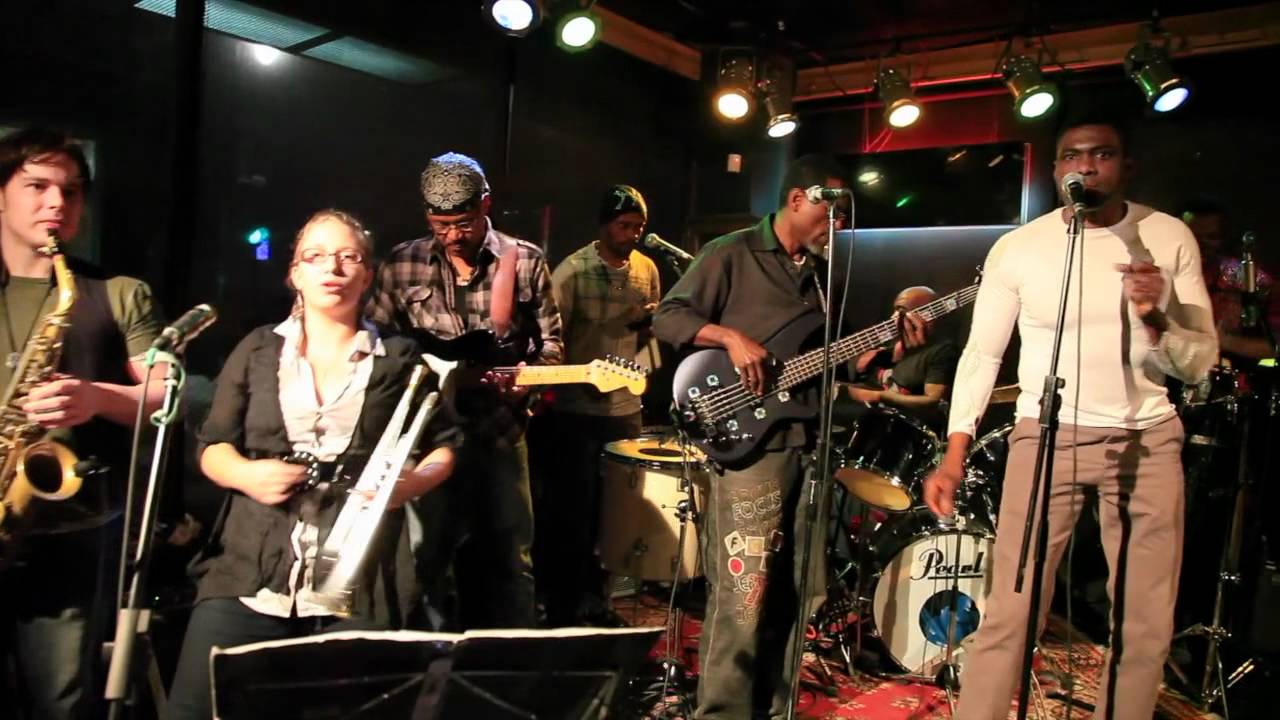 Nuz at Les Bobards, January 19, 2012 - YouTube