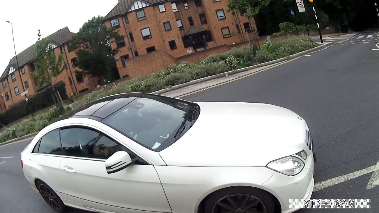 Driving without seeing/thinking - YouTube