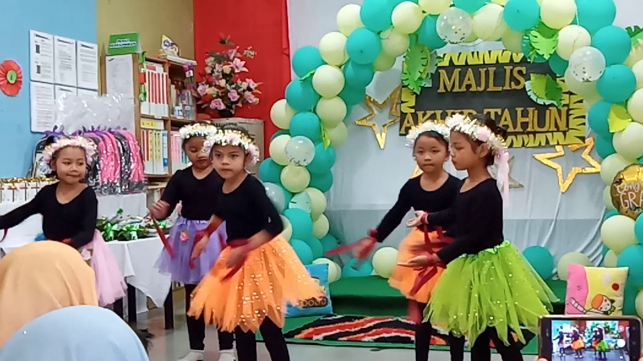 bila budak-budak menari - YouTube