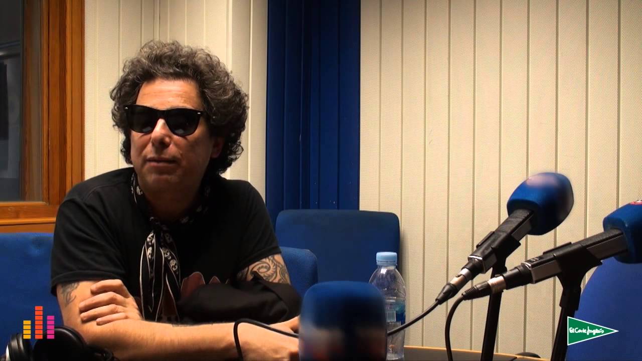 Entrevistamos a Andrés Calamaro "Bohemio" - YouTube