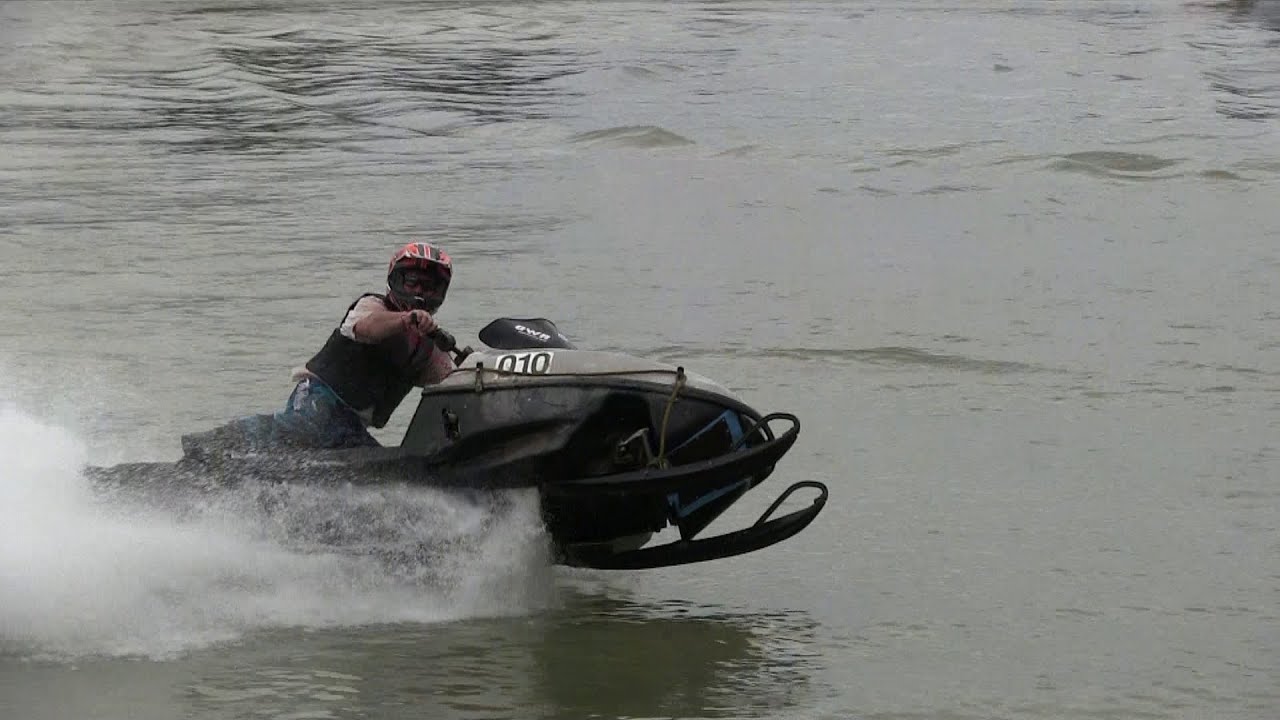 Snowmobiles In The Pond At Melbourne Mud Madness Aug 2016 - YouTube