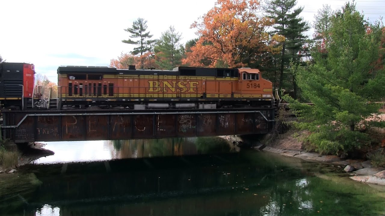 BNSF! CN 8956 at Washago (19OCT2014) - YouTube