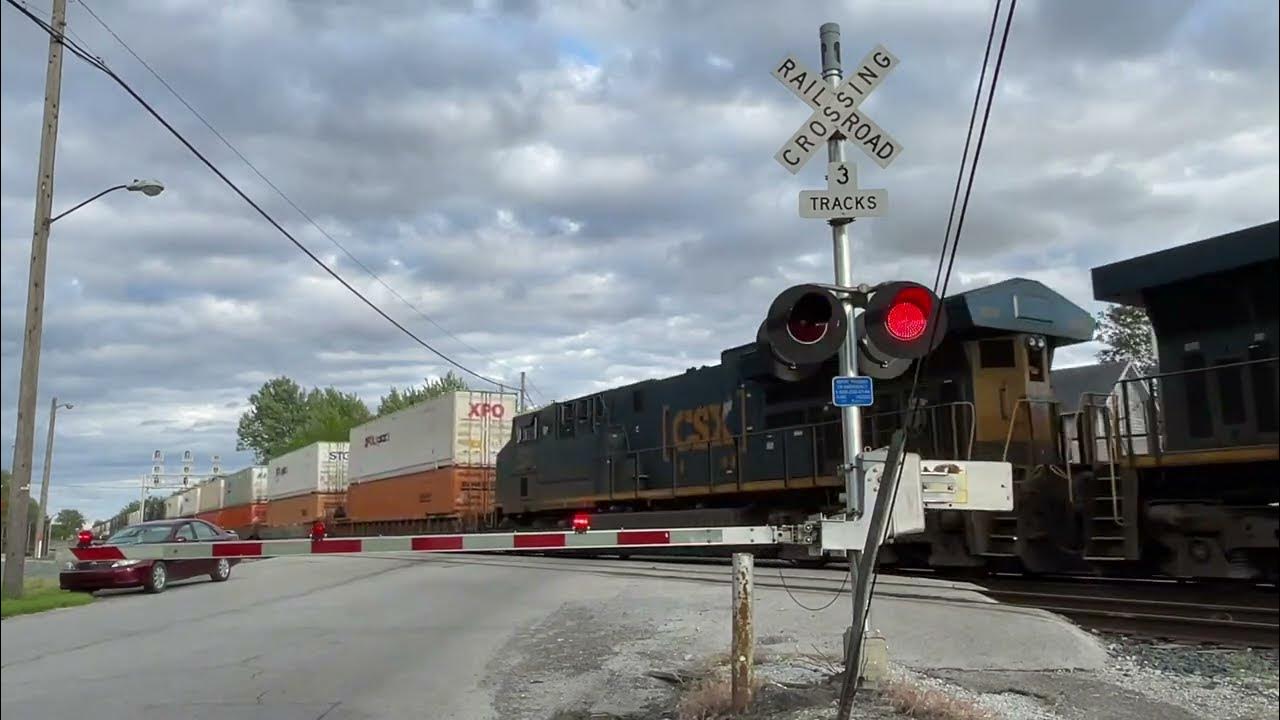CSX 5481 Leads Intermodal West | Columbus Ave. Railroad Crossing #3, Fostoria, OH - YouTube