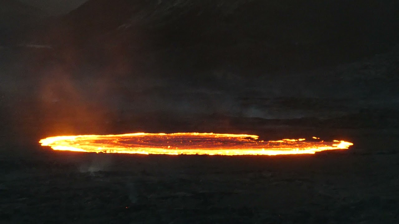 Expanding volcanic lava pond - Iceland - YouTube