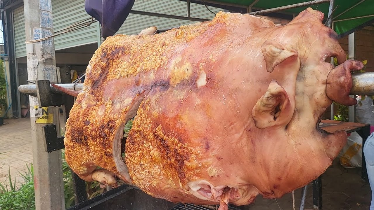 30Kg Pig Grilled | Street Food Really Delicious | Grilled Pig - YouTube