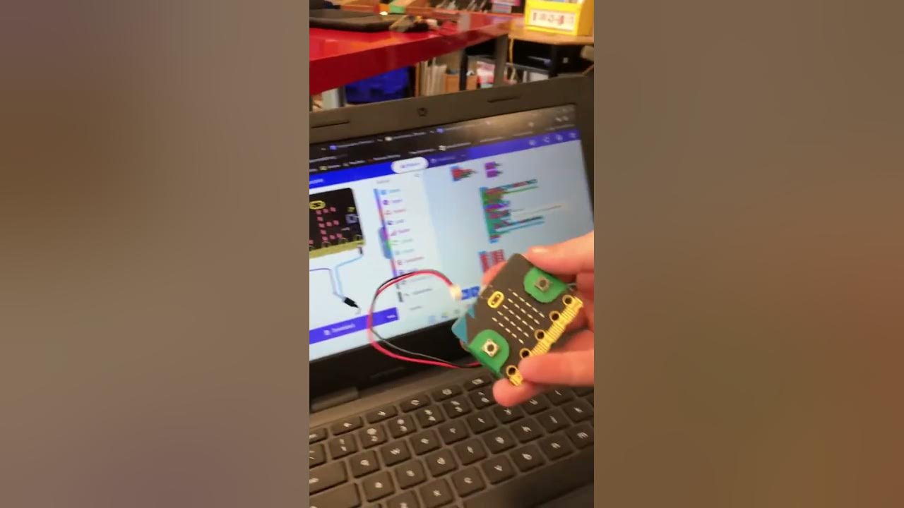Micro bit - “Crashy Bird” Owen - YouTube