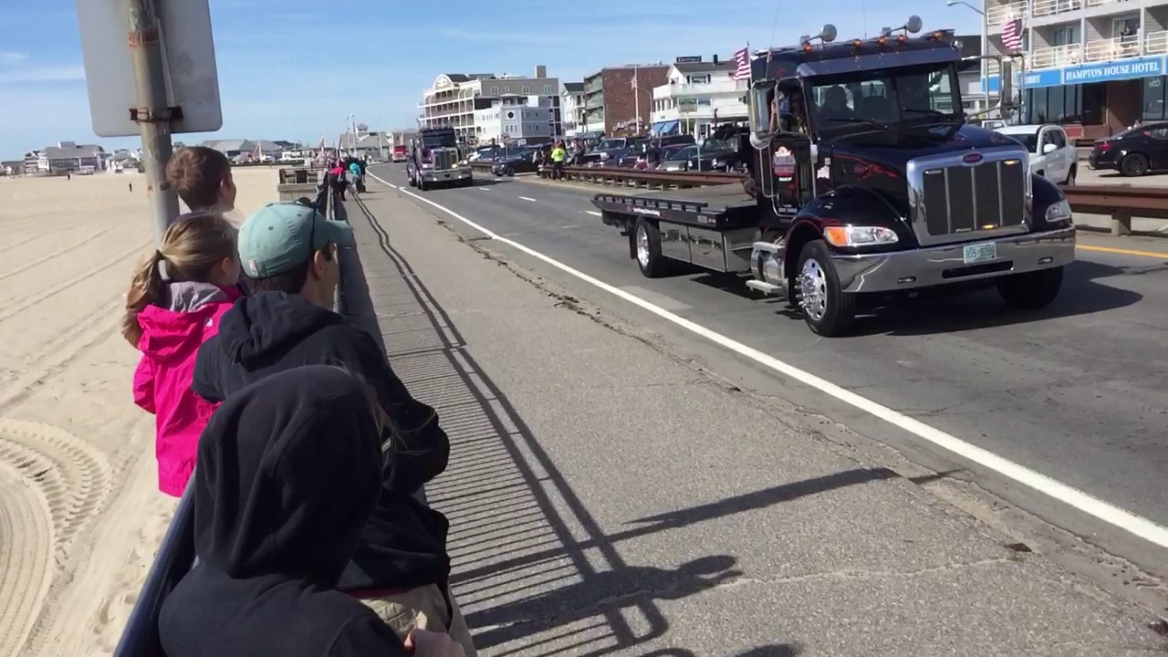 2017 Tow truck parade in Hampton Beach, NH - YouTube