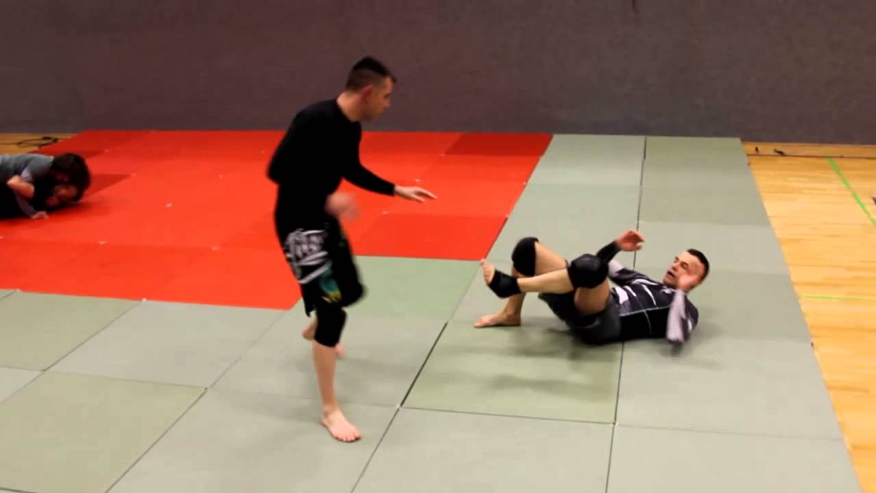 Drill - Takedowns aus der Bodenlage durch Hebel - YouTube