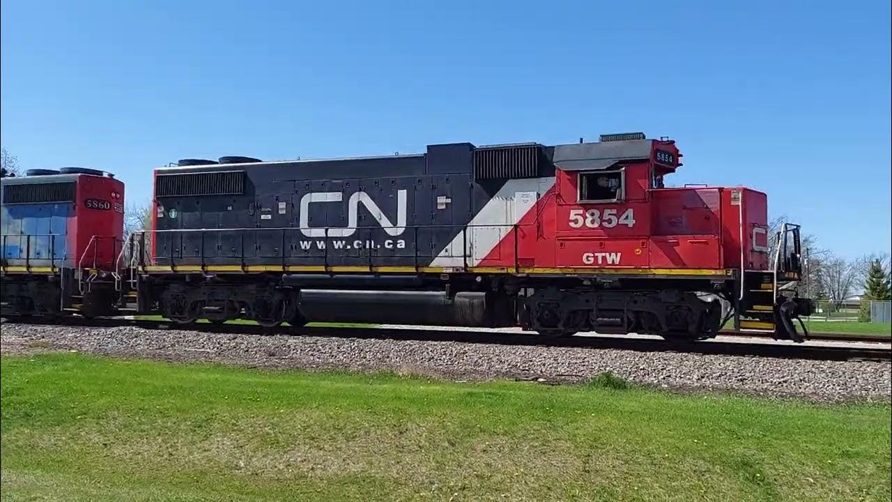 L523 arrives with GTW 5860 - YouTube