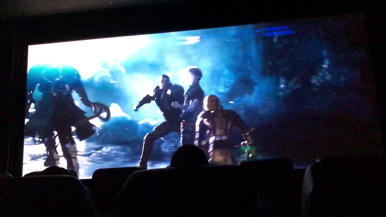 Ready Player One “Fight Scene” Clip - YouTube