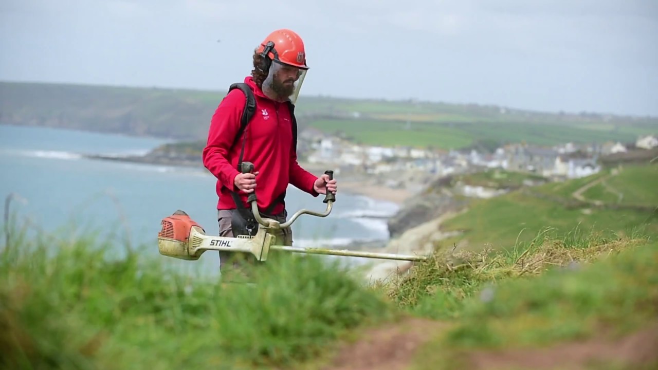 Reconnecting the Penrose to Porthleven coast path - YouTube