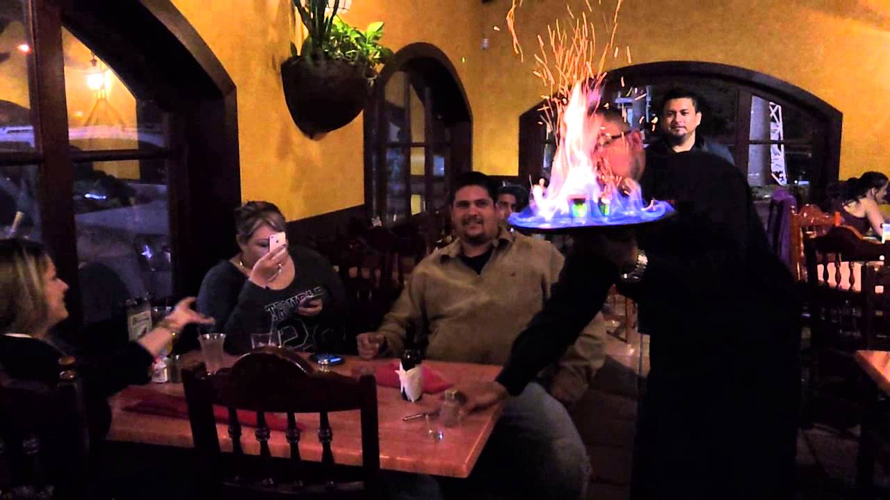 Flaming Freddy kroger Doneraki restaurant - YouTube