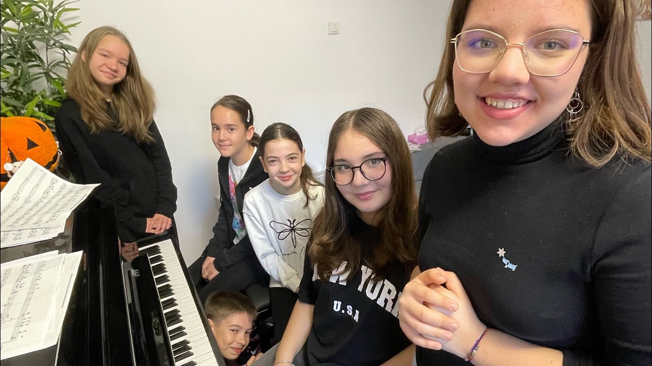 Libertango - Astor Piazzola (1 pian, 12 mâini) - YouTube