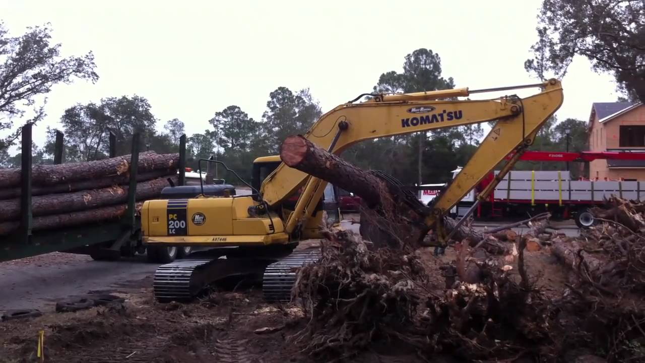 Komatsu 200 excavator loading logs - YouTube