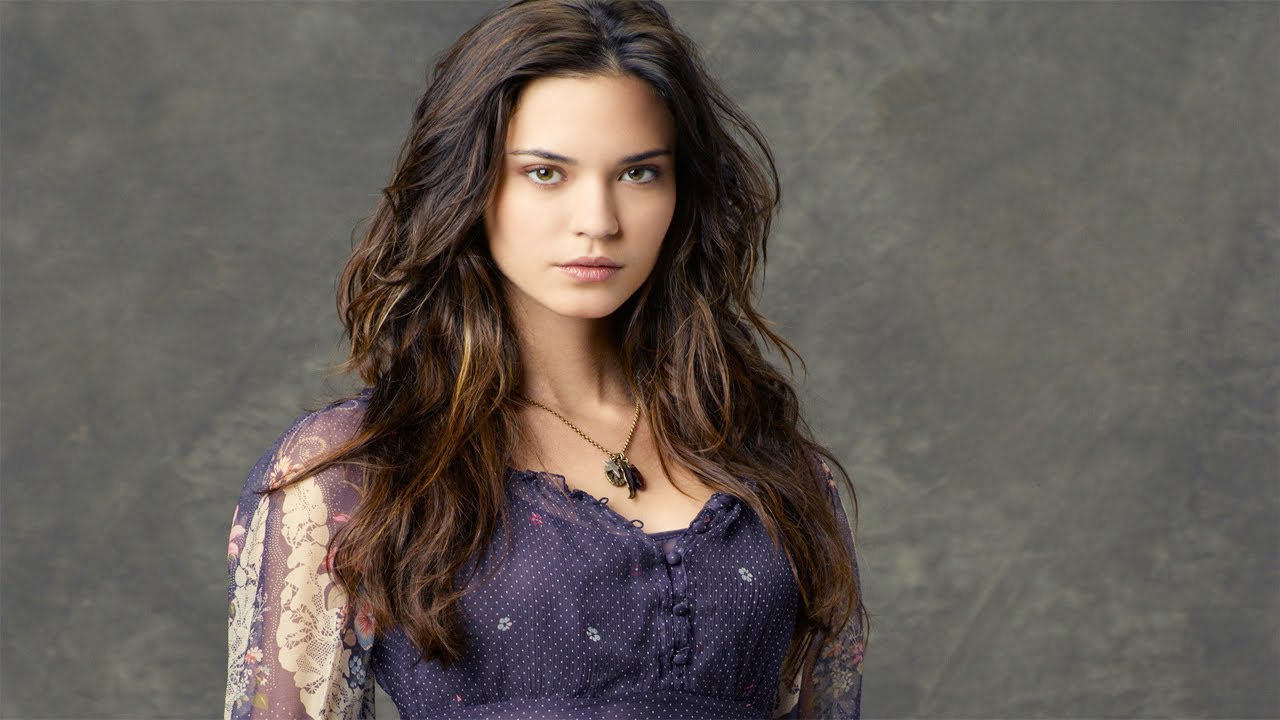 Odette Annable humorously roasts her husband Dave Annable after ...