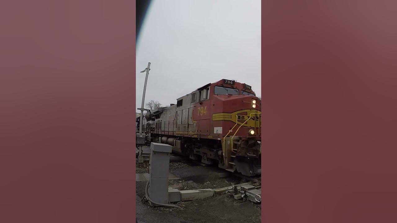 EB Intermodal with BNSF 794 and NS 9435 on the Emporia Sub in Olathe, KS 1-14-17 - YouTube